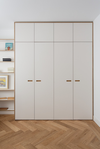 Top cabinets in PAX wardrobes to maximise your storage